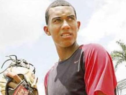 LANZADOR PUERTOPLATEÑO MICHAEL INOA CAMINO QUIRÓFANO; PUERTOPLATEÑO ...